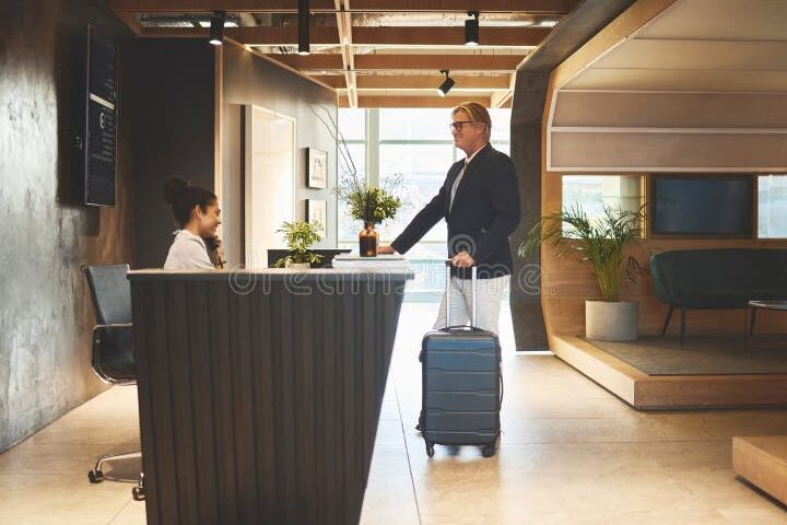 Cómo funciona el proceso de check-in y check-out en los hoteles de ...